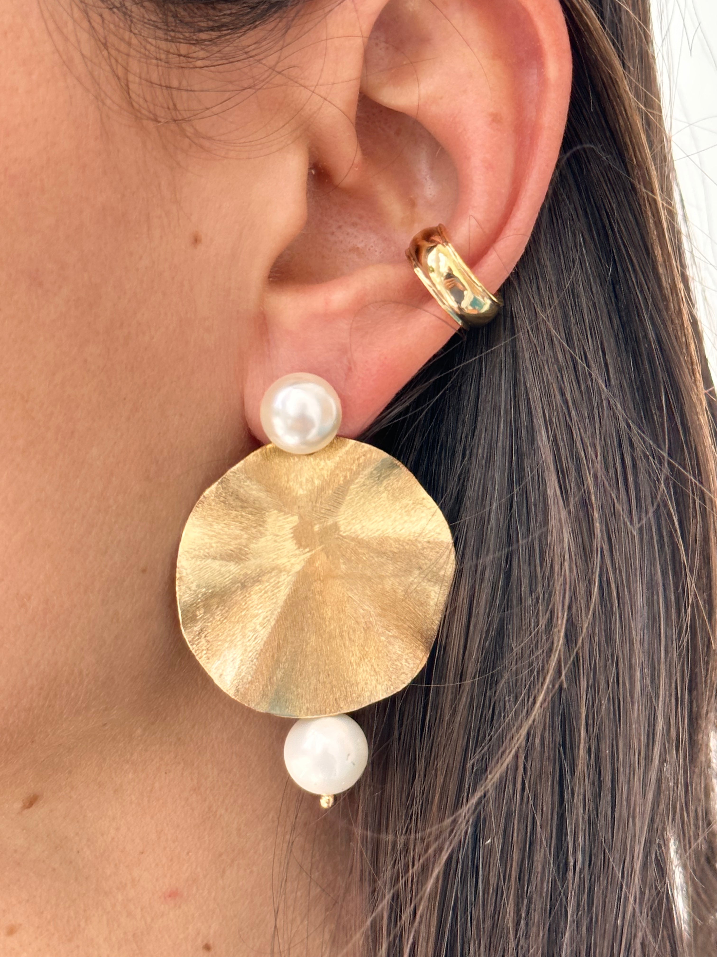 GOLD FILLED TWO PEARLS ROUNDED EARRINGS – TECHNOSTATION